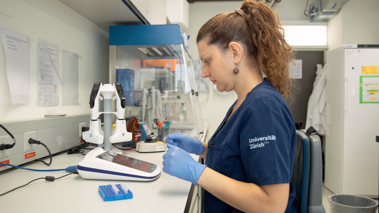 Video: Generación de genomas bacterianos completos a partir de muestras clínicas mediante un ...