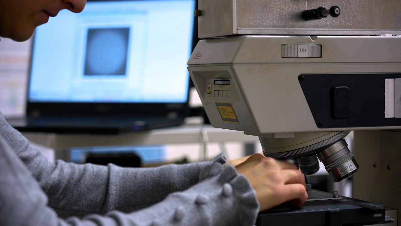 Vidéo: Un microscope Raman multimodal à grande transformée de Fourier